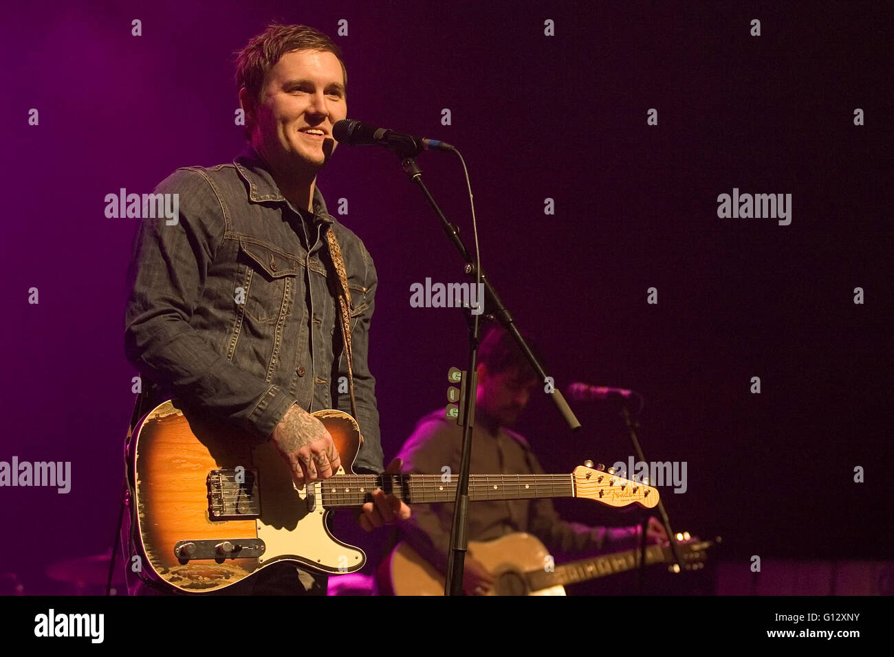 Brian Fallon, frontman of The Gaslight Anthem, performing on his solo ...