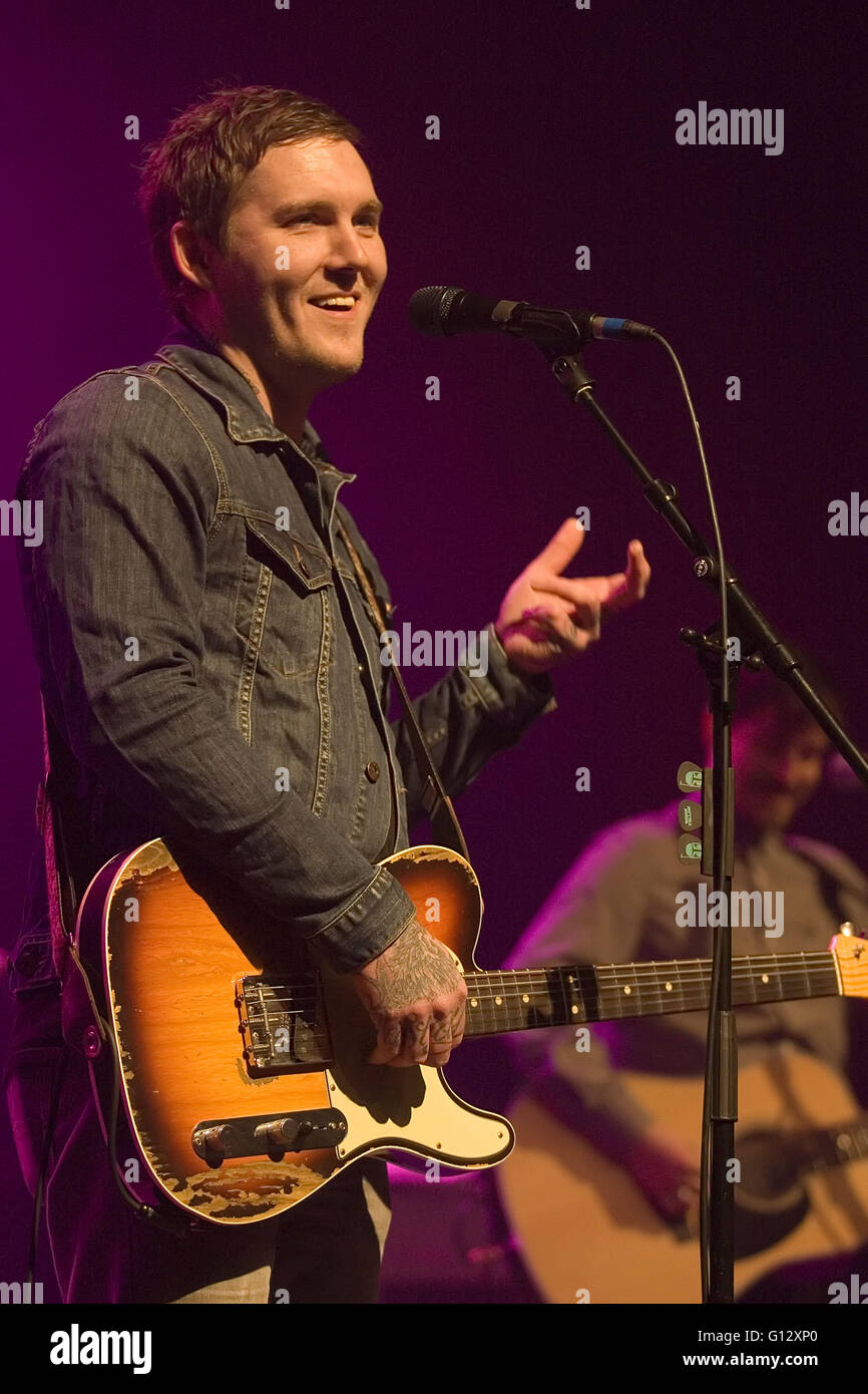 Brian Fallon, frontman of The Gaslight Anthem, performing on his solo ...