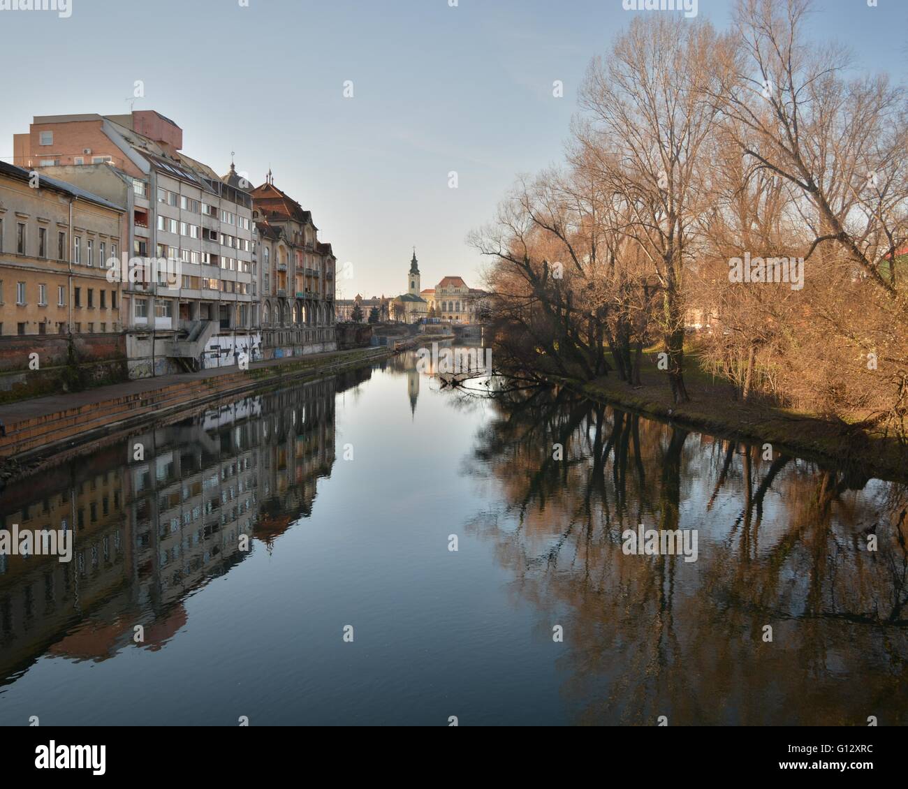 River running trough the city Stock Photo - Alamy