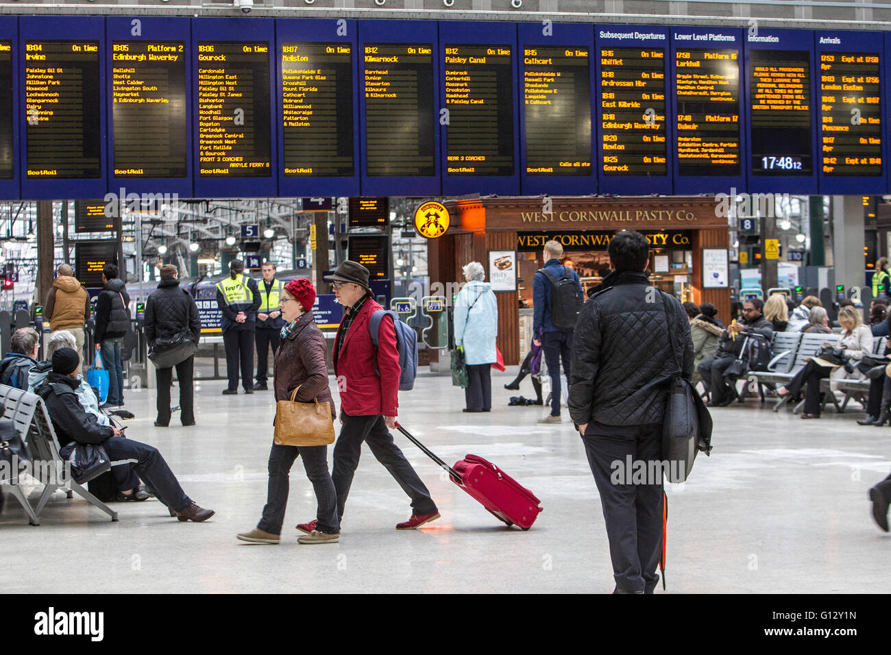 Glasgow central station board hi-res stock photography and images - Alamy