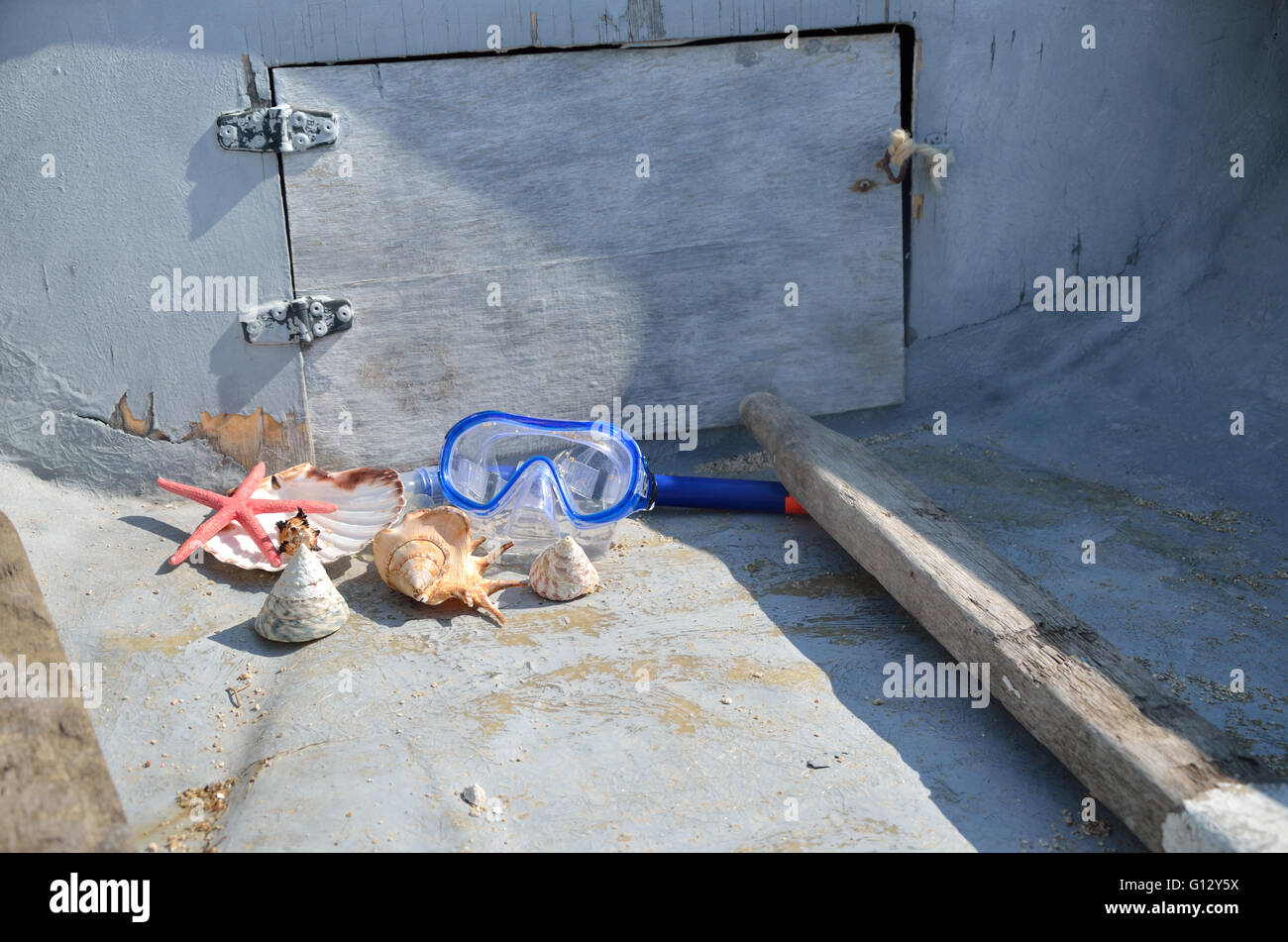 Old diving mask hi-res stock photography and images - Alamy