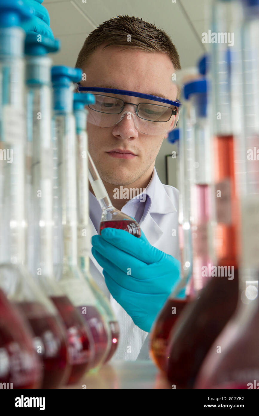 Forensic testing hi-res stock photography and images - Alamy