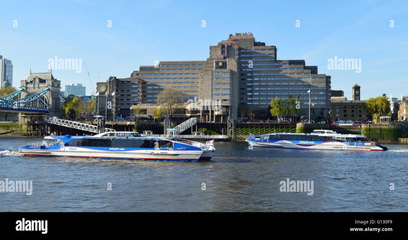 Thames clippers commuter service hi-res stock photography and images ...