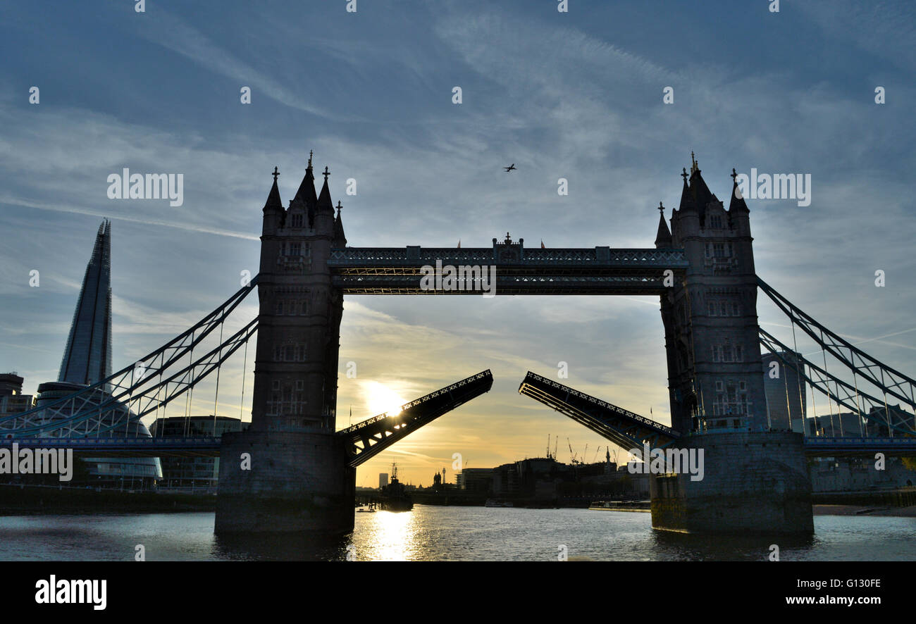 Tower bridge lifting up hi-res stock photography and images - Alamy