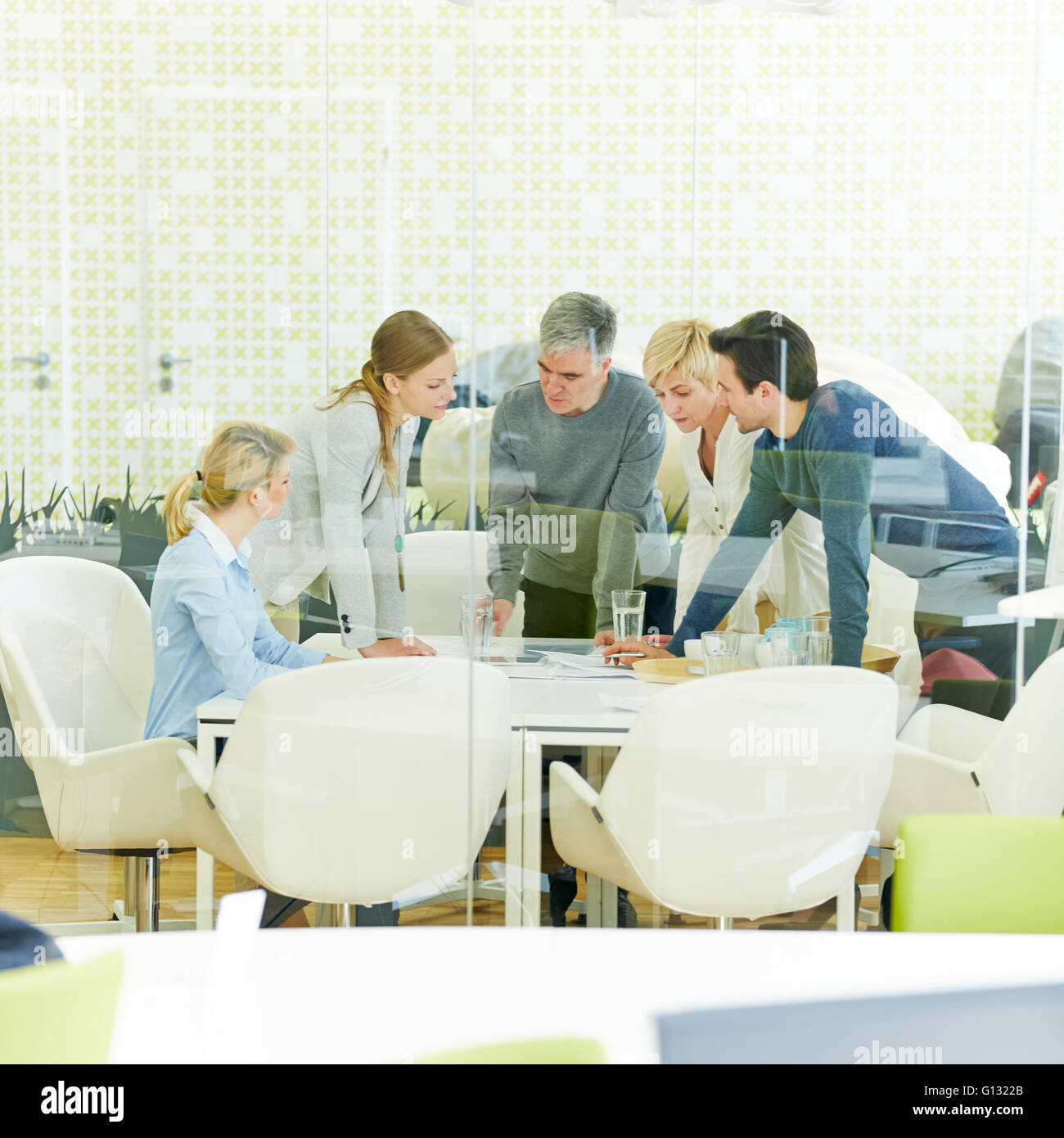 Meeting of consulting team in conference room of office Stock Photo - Alamy
