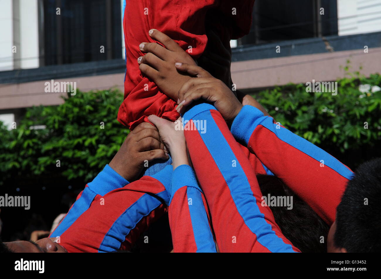 Supporting acrobats hi-res stock photography and images - Alamy