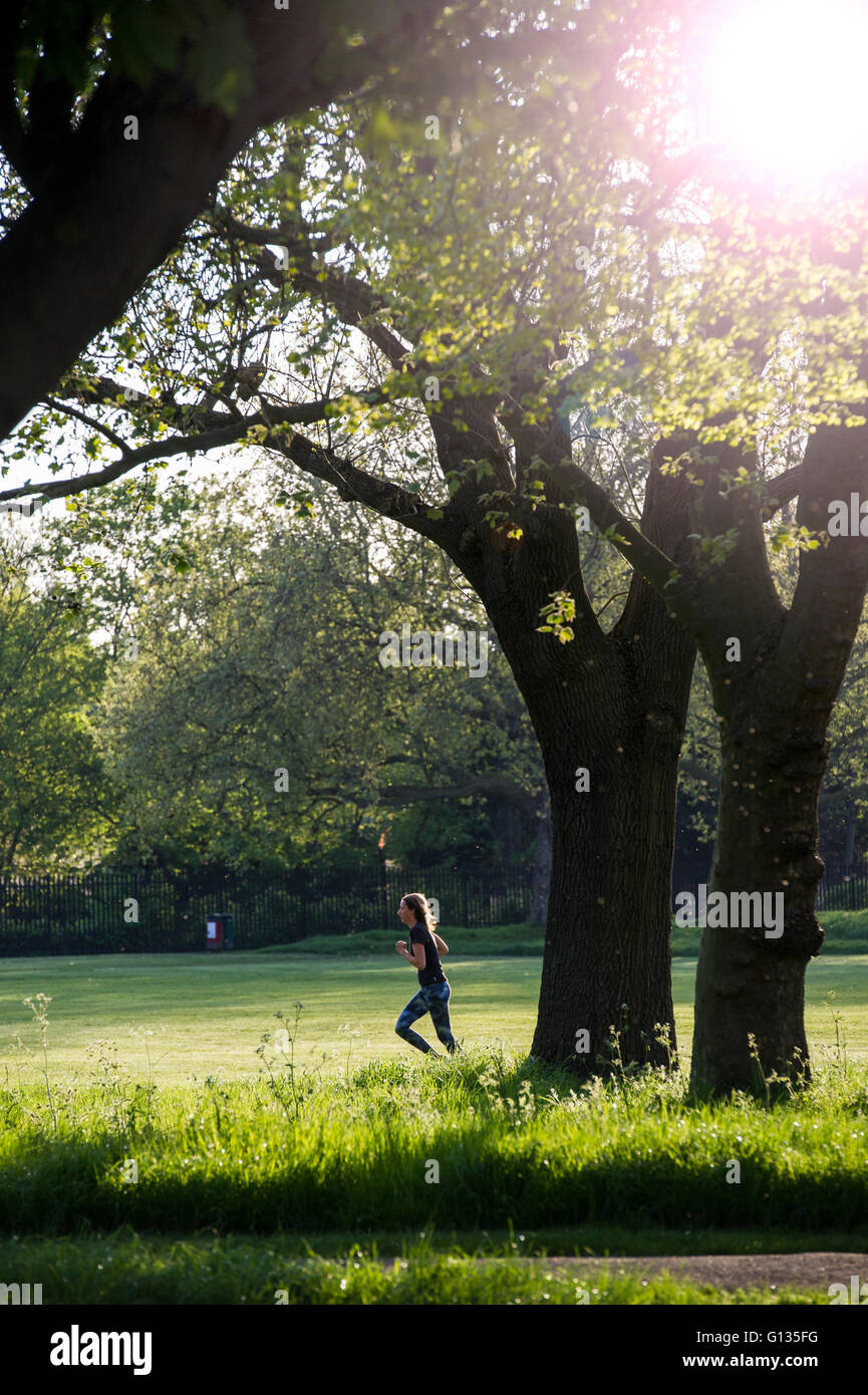 Keeping warm in the sun hi-res stock photography and images - Alamy