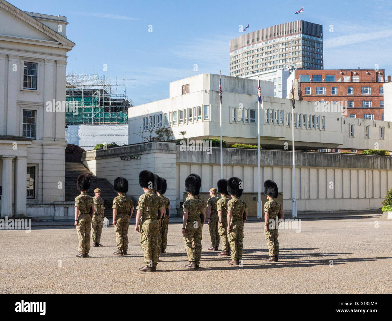 Wellington barracks st james hi-res stock photography and images - Alamy