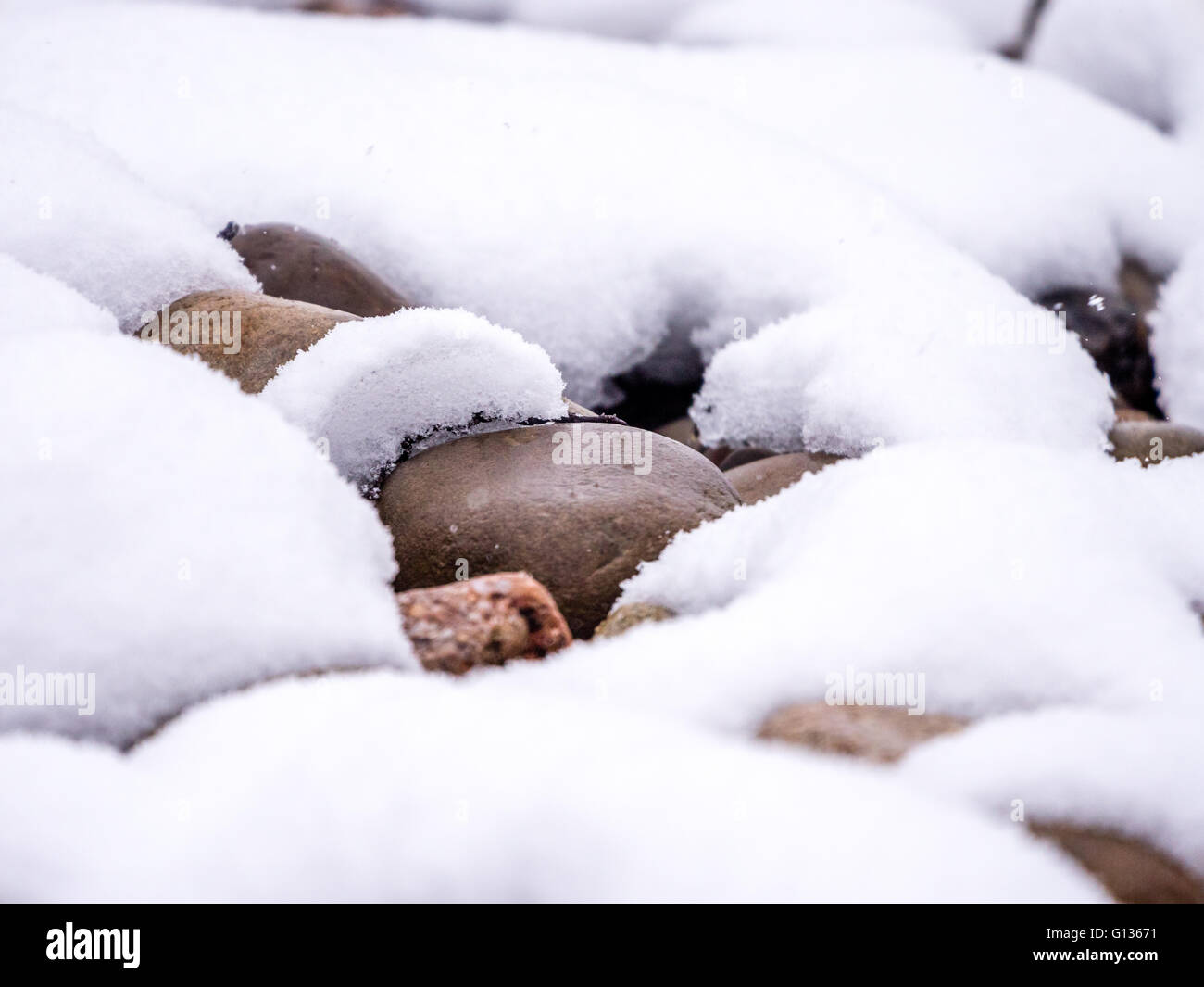 Rock snow river hi-res stock photography and images - Alamy