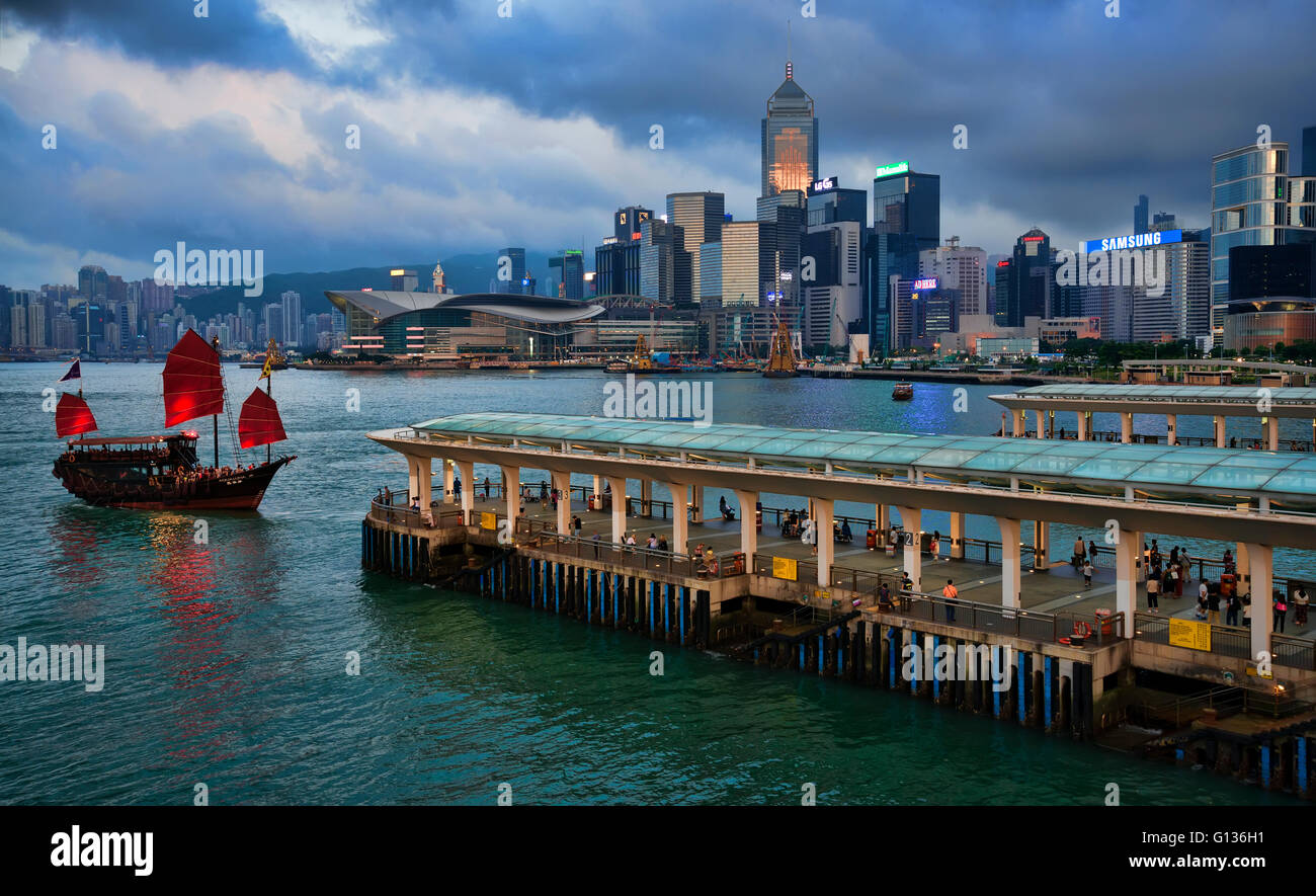 Traditional Chinese junk, Victoria harbor, Hong Kong, China Stock Photo ...