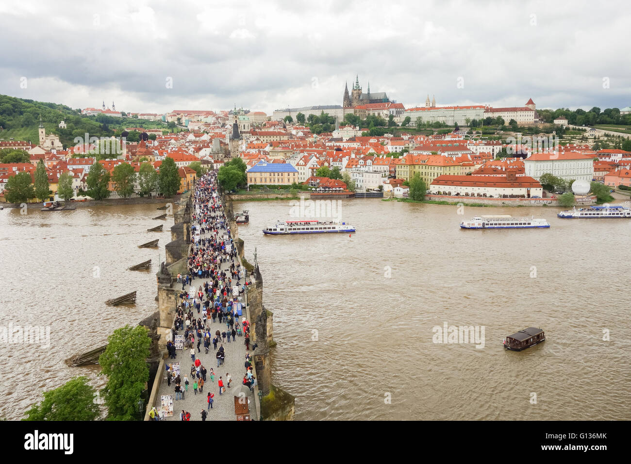 View of a crowded Charles Bridge, River Vltava, Prague Castle and St ...