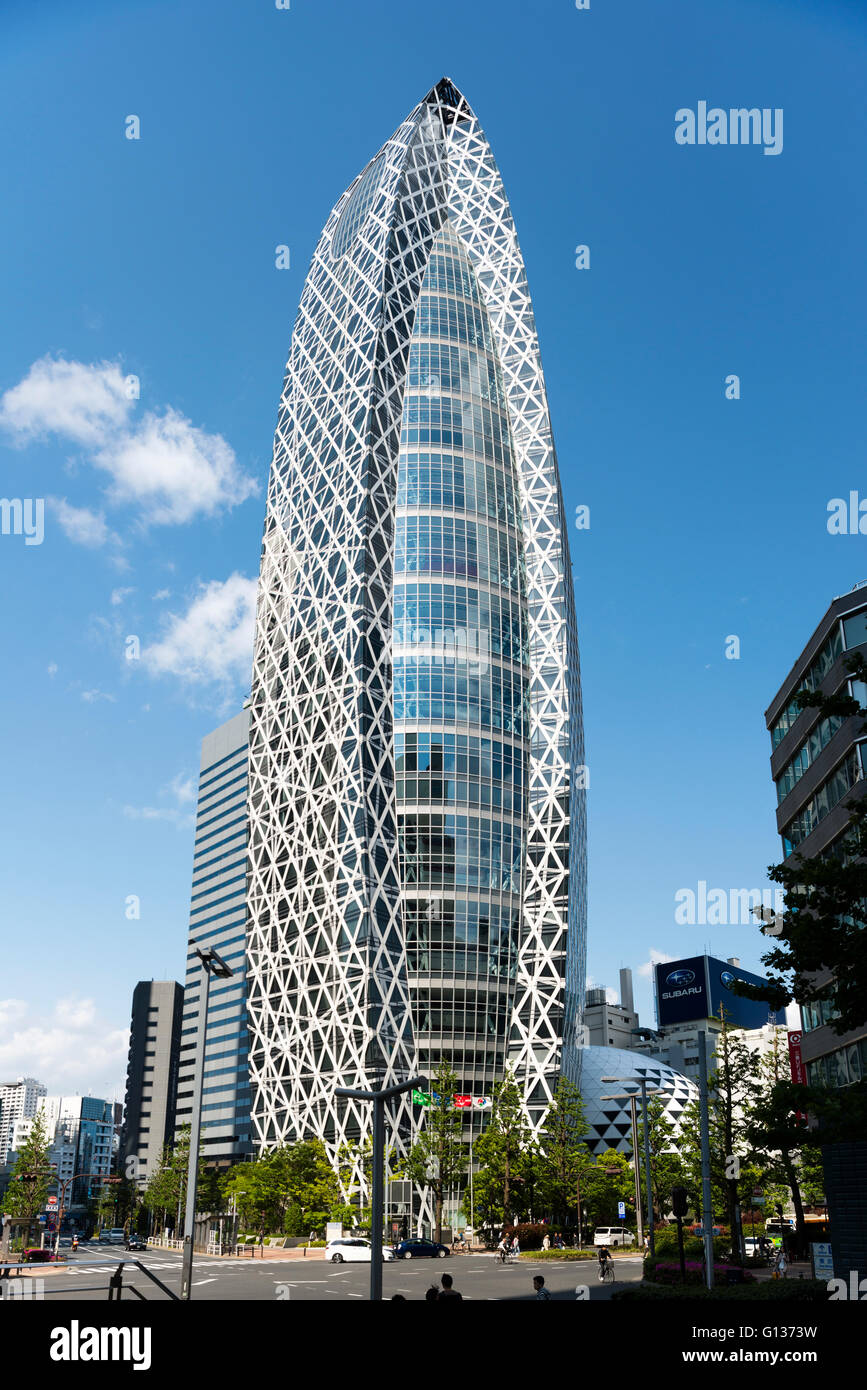 Tokyo Mode Gakuen Cocoon Tower Shinjuku, Tokyo, Japan Stock Photo - Alamy