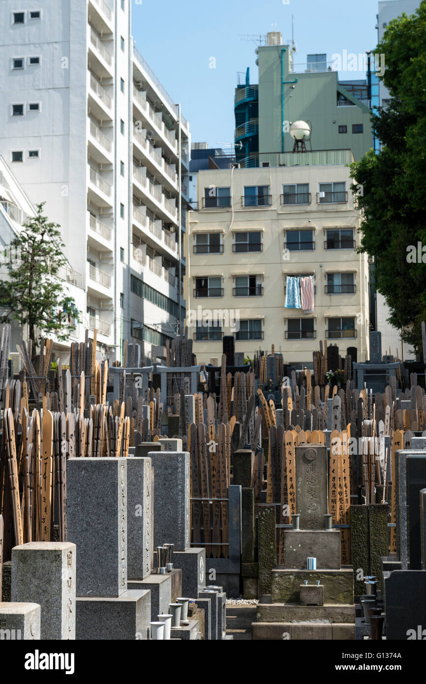 Buddhist graveyard in Meguro, Tokyo, Japan Stock Photo - Alamy