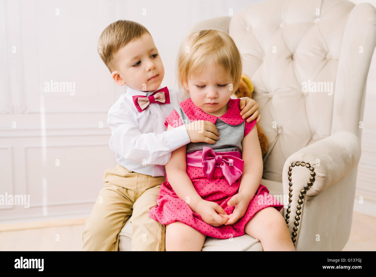 Boy girl embrace hi-res stock photography and images - Alamy
