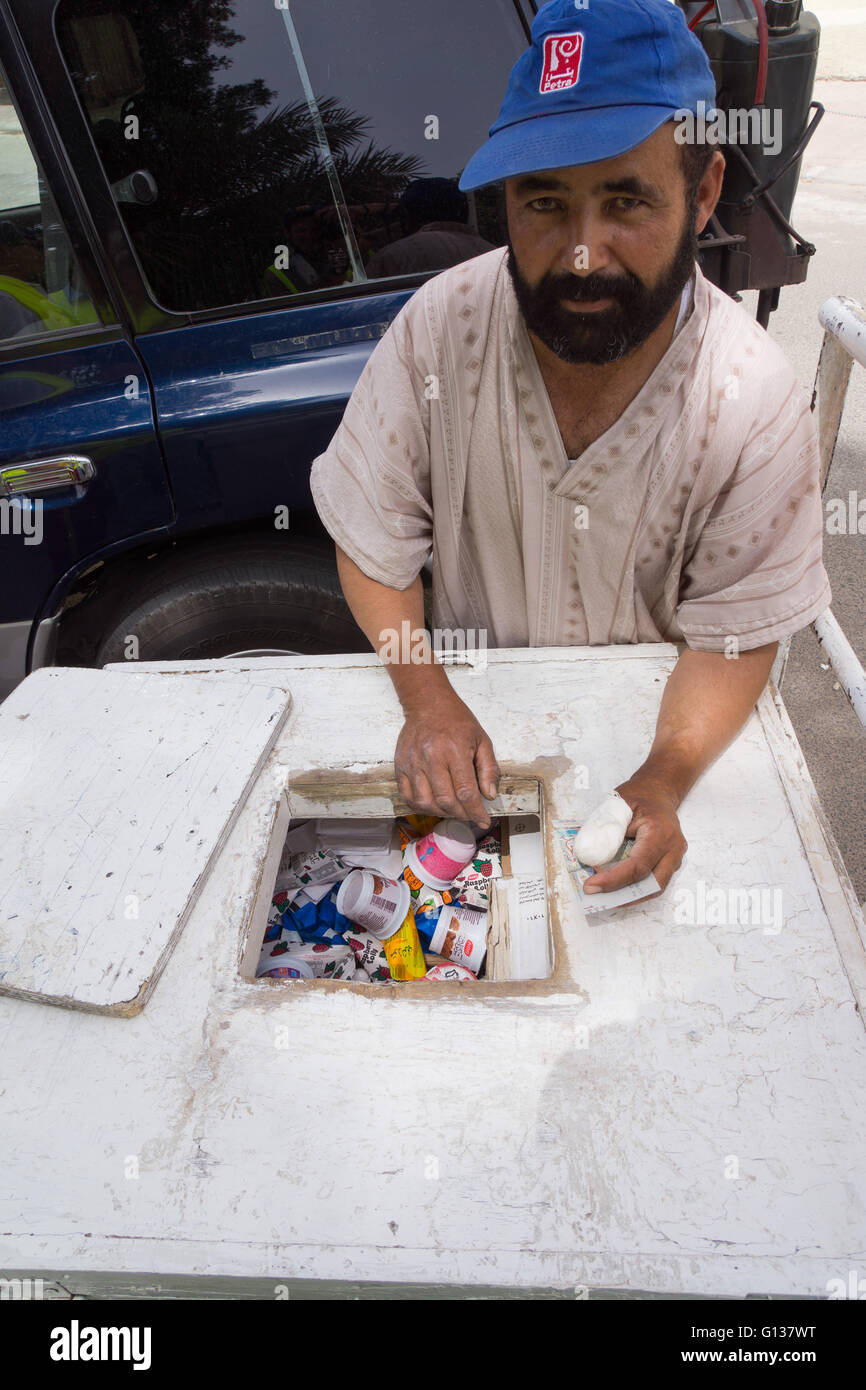 Cold box hi-res stock photography and images - Alamy