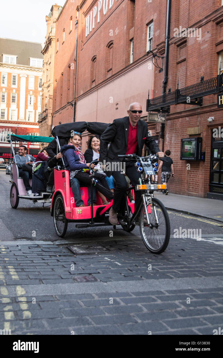 London tourism tourist rickshaw hi-res stock photography and images - Alamy