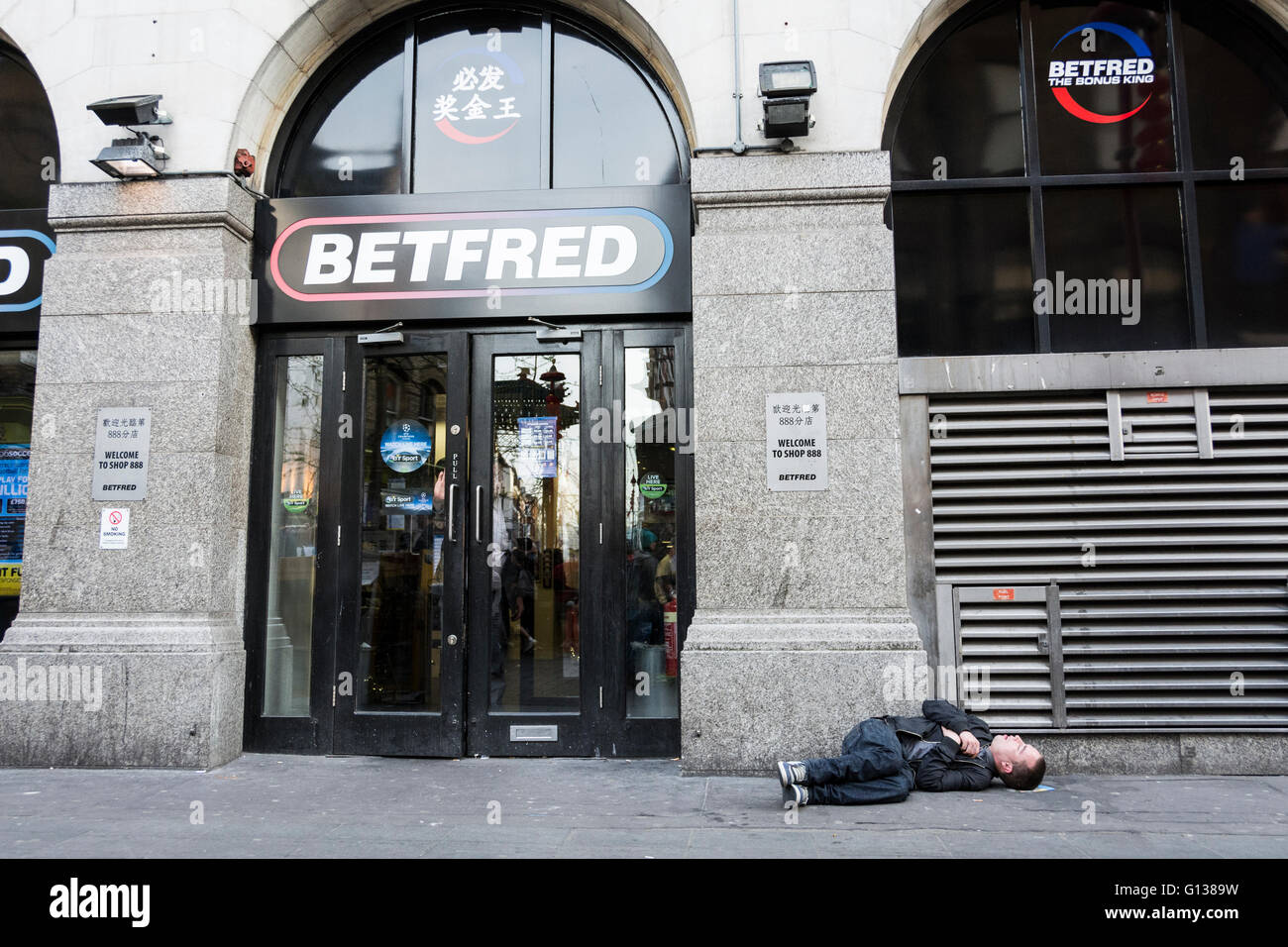 Homeless london drunk sleeping hi-res stock photography and images - Alamy