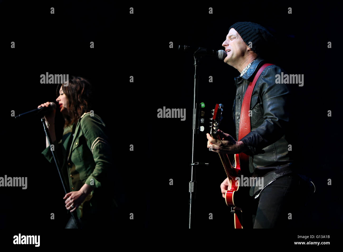 Shawna Thompson (L) and Keifer Thompson of Thompson Square perform at ...