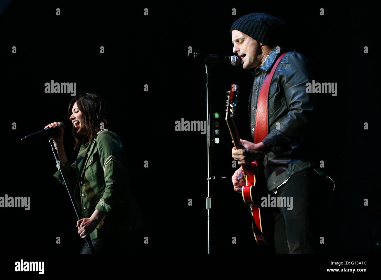 Shawna Thompson (L) and Keifer Thompson of Thompson Square perform at ... Shawna Thompson (L) and Keifer Thompson of Thompson Square perform at ...