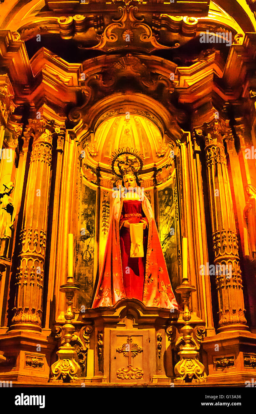 Jeronimos monastery altar hi-res stock photography and images - Alamy