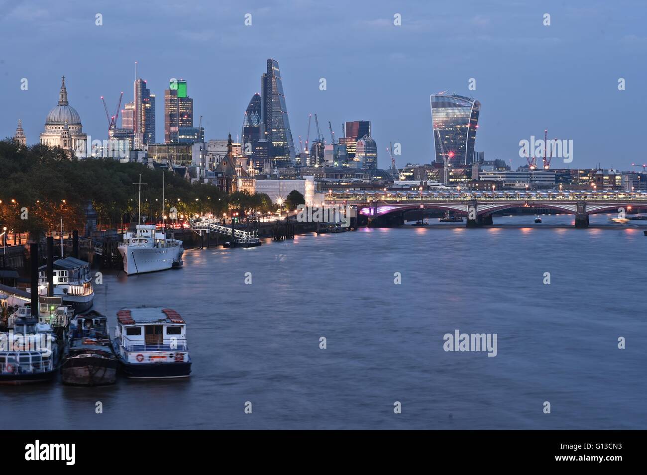 London skyline at night Stock Photo - Alamy