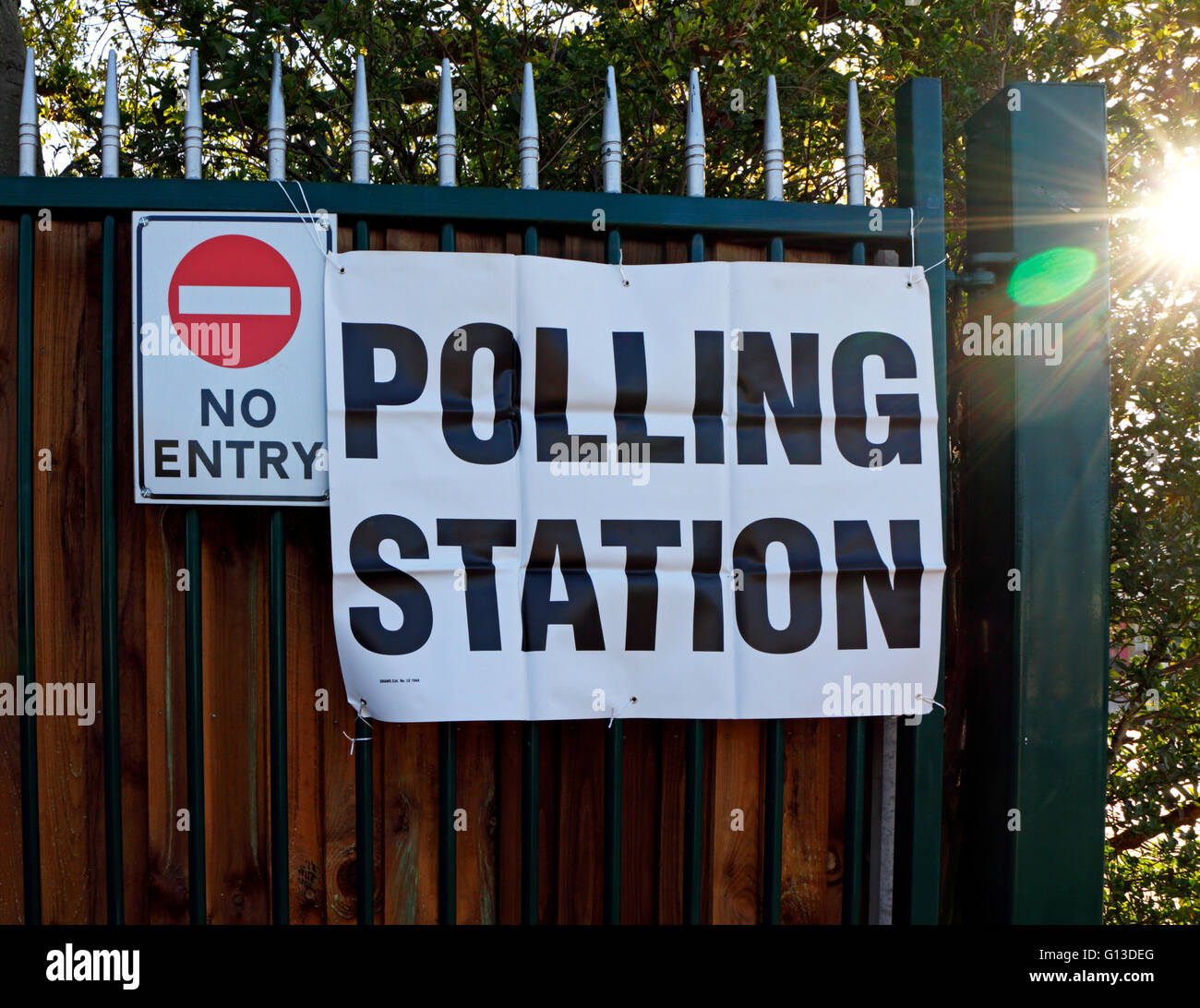 A Polling Station notice placed next to a No Entry sign Stock Photo - Alamy
