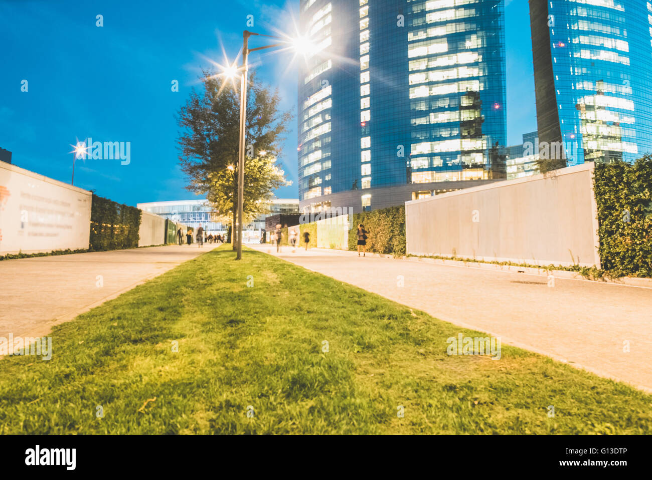 Night walkway hi-res stock photography and images - Alamy