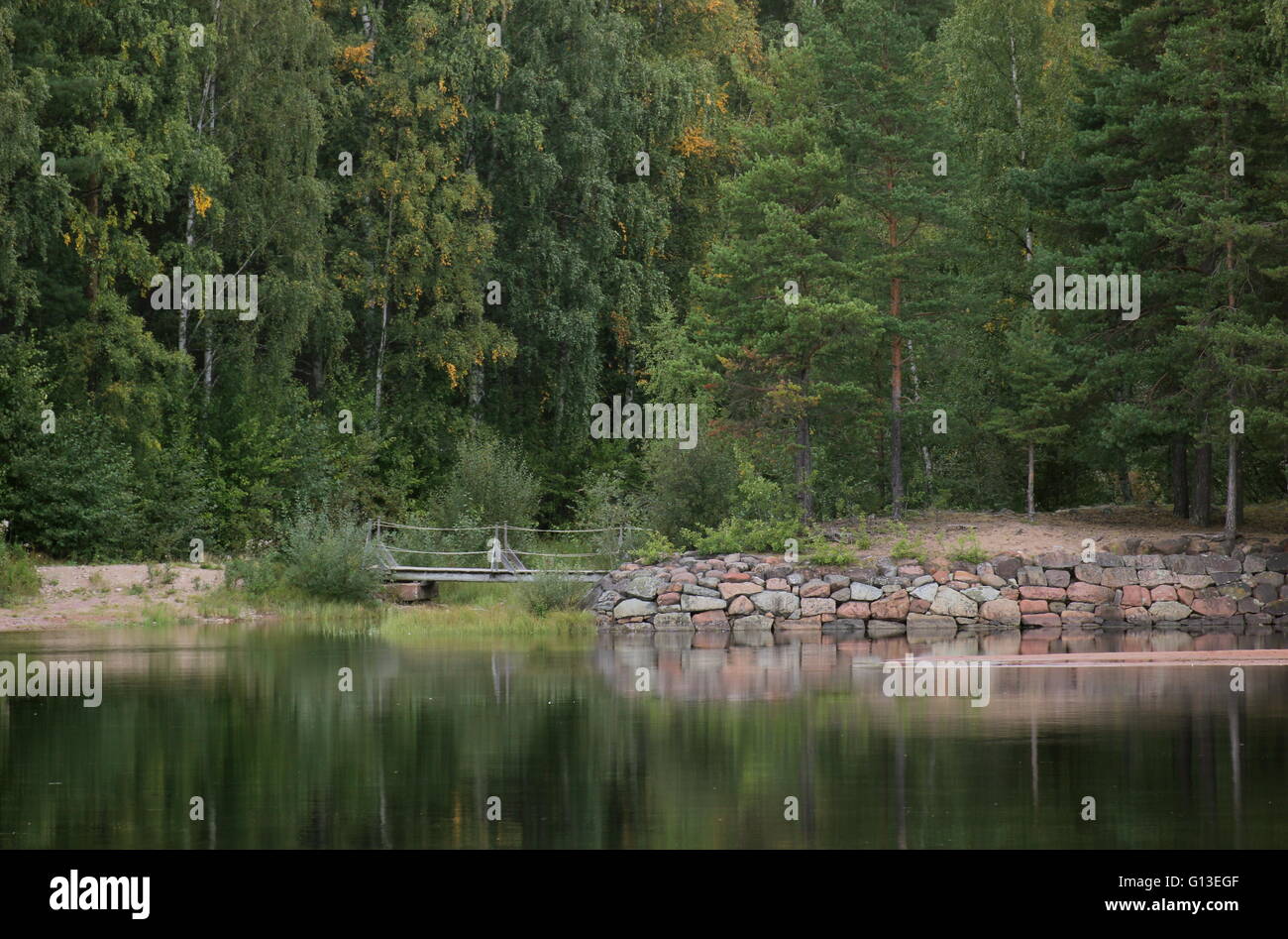 Bridge edge water hi-res stock photography and images - Alamy