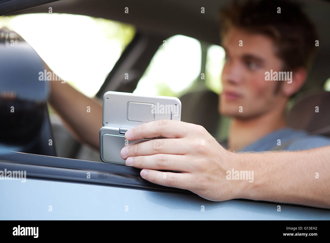 Teens driving texting hi-res stock photography and images - Alamy