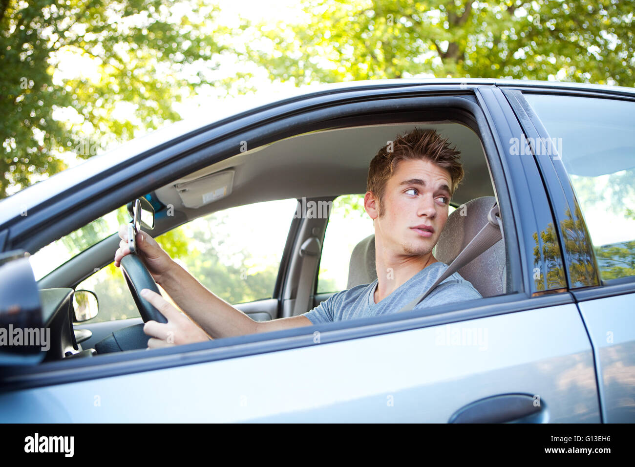 Teens driving texting hi-res stock photography and images - Alamy