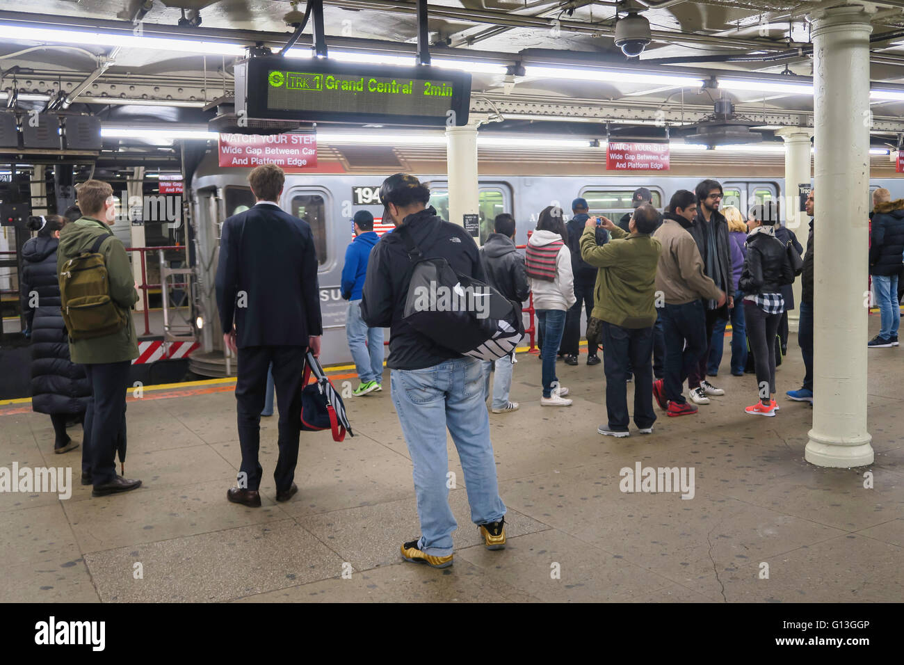 Subway Platform at the 42nd Street Shuttle Station, NYC Stock Photo - Alamy