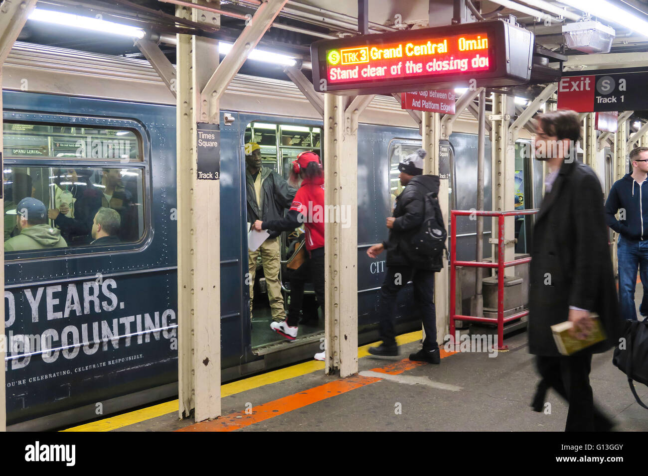 Subway Platform at the 42nd Street Shuttle Station, NYC Stock Photo - Alamy