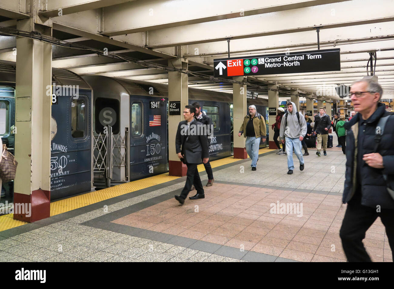 Subway Platform at the 42nd Street Shuttle Station, NYC Stock Photo - Alamy