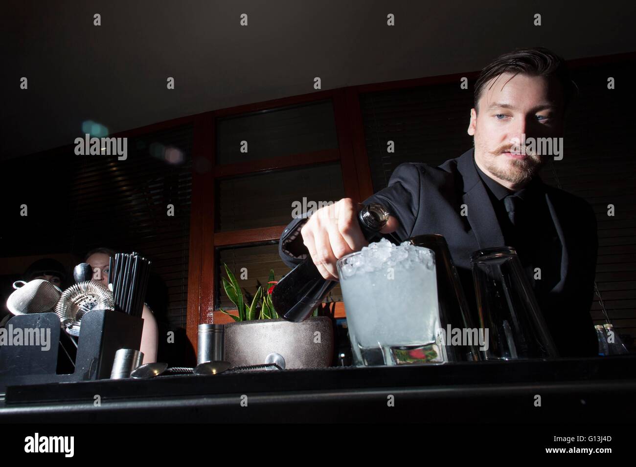 Serving drinks in a bar hi-res stock photography and images - Alamy