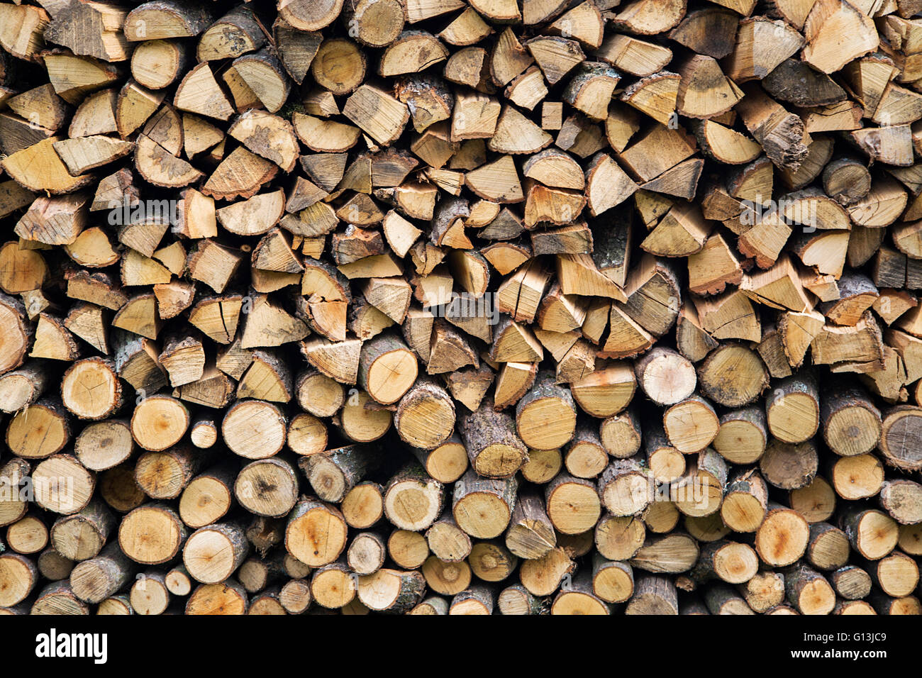 Close view of the stack of wood Stock Photo - Alamy