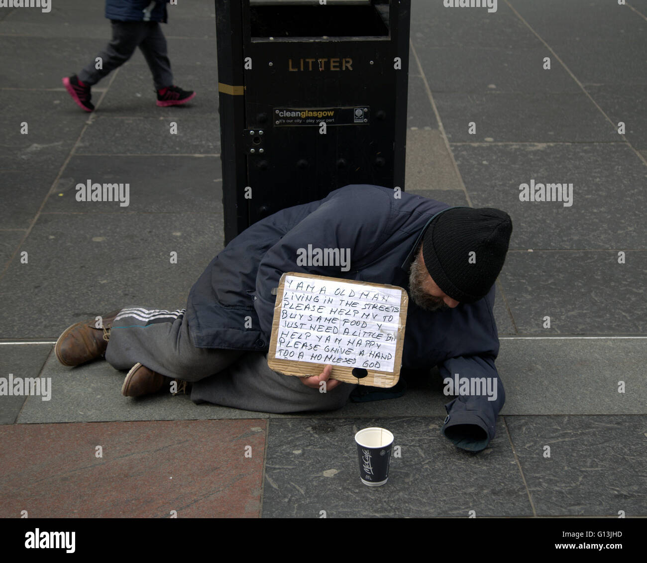 Old man begging hi-res stock photography and images - Alamy