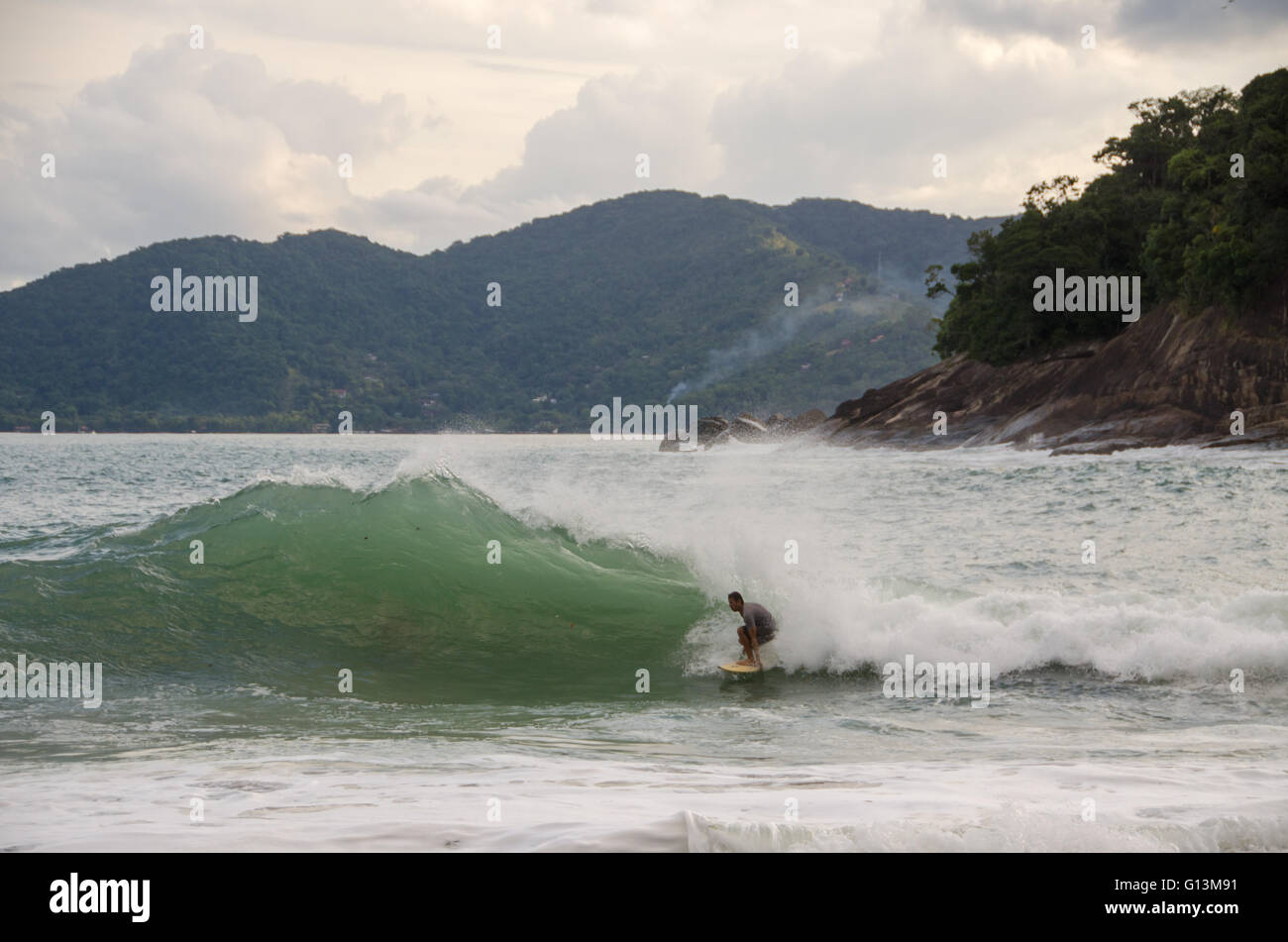 Wave riding hi-res stock photography and images - Alamy
