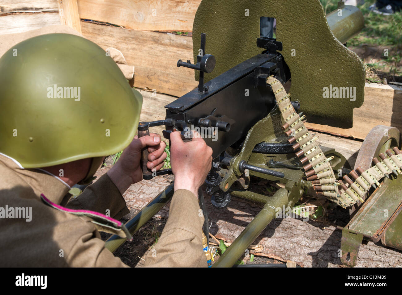 soldier fires his machine gun Stock Photo - Alamy