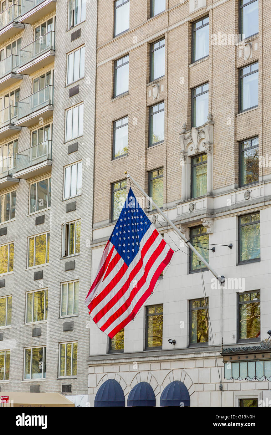 New york city flag building hi-res stock photography and images - Alamy