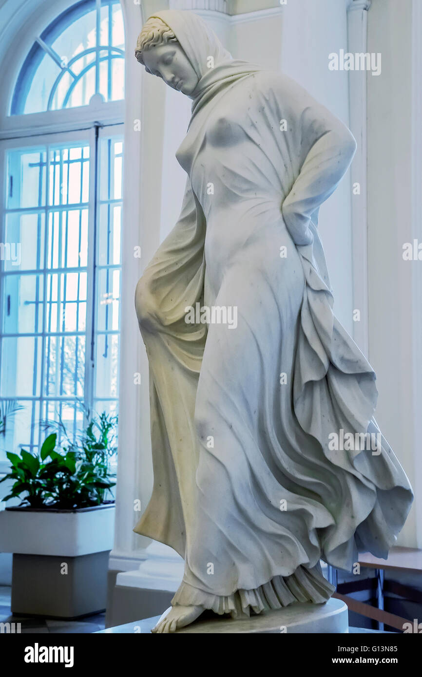 Female statue hi-res stock photography and images - Alamy