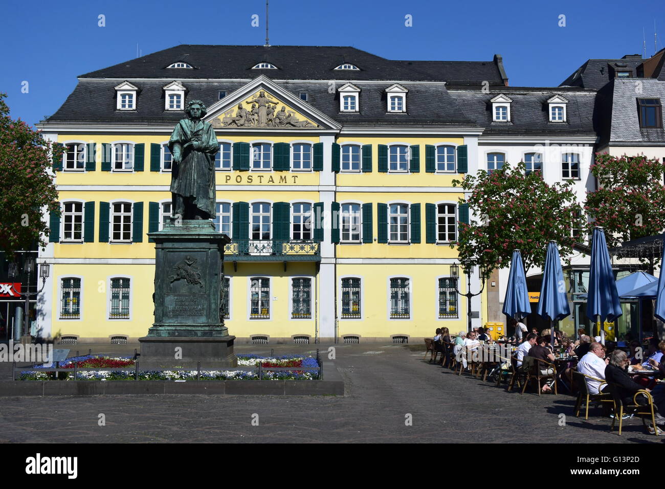 Bonn, Beethoven Monument, Münsterplatz and Post Office, Germany Stock ...