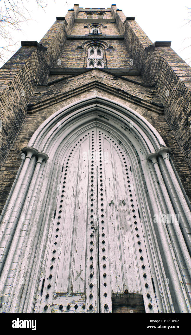 old wooden arch church doors Stock Photo - Alamy