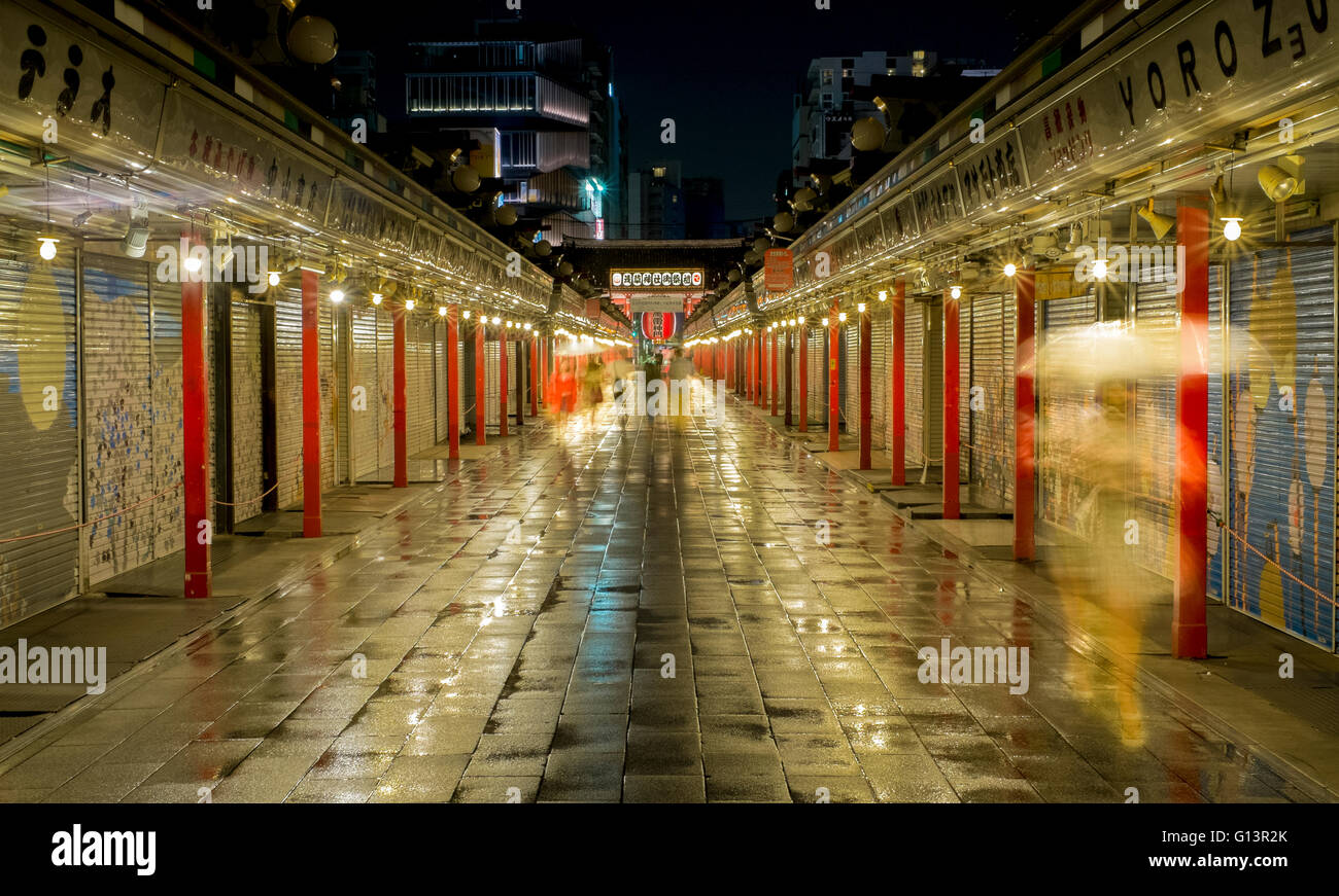 Raining in tokyo hi-res stock photography and images - Alamy
