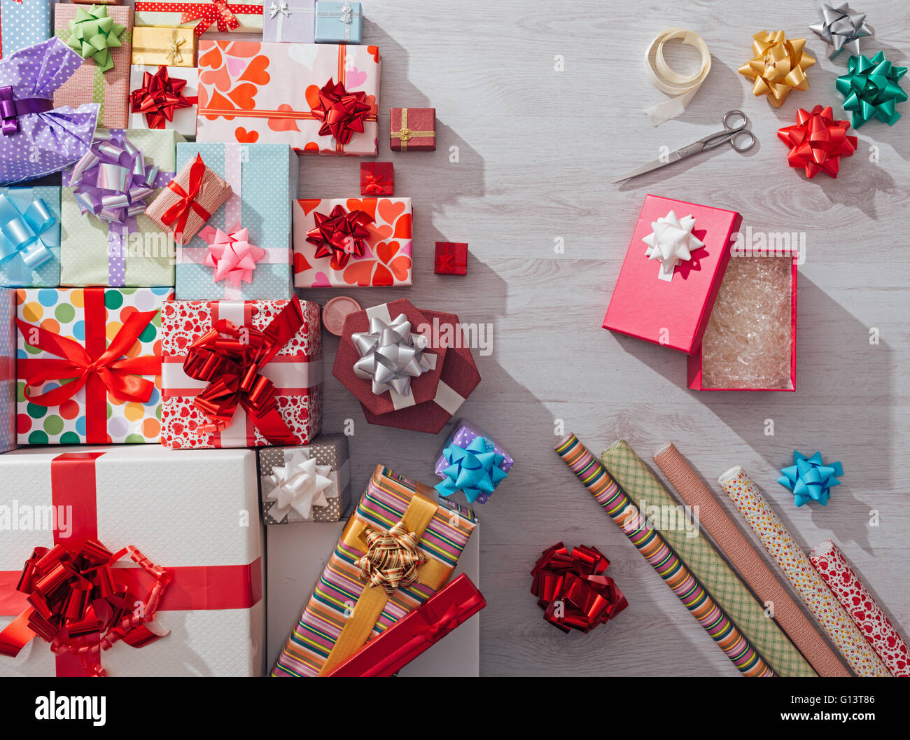 Christmas wrapping and roll hi-res stock photography and images - Alamy