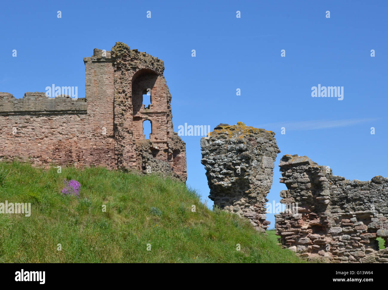 Tantalon castle wall Stock Photo - Alamy