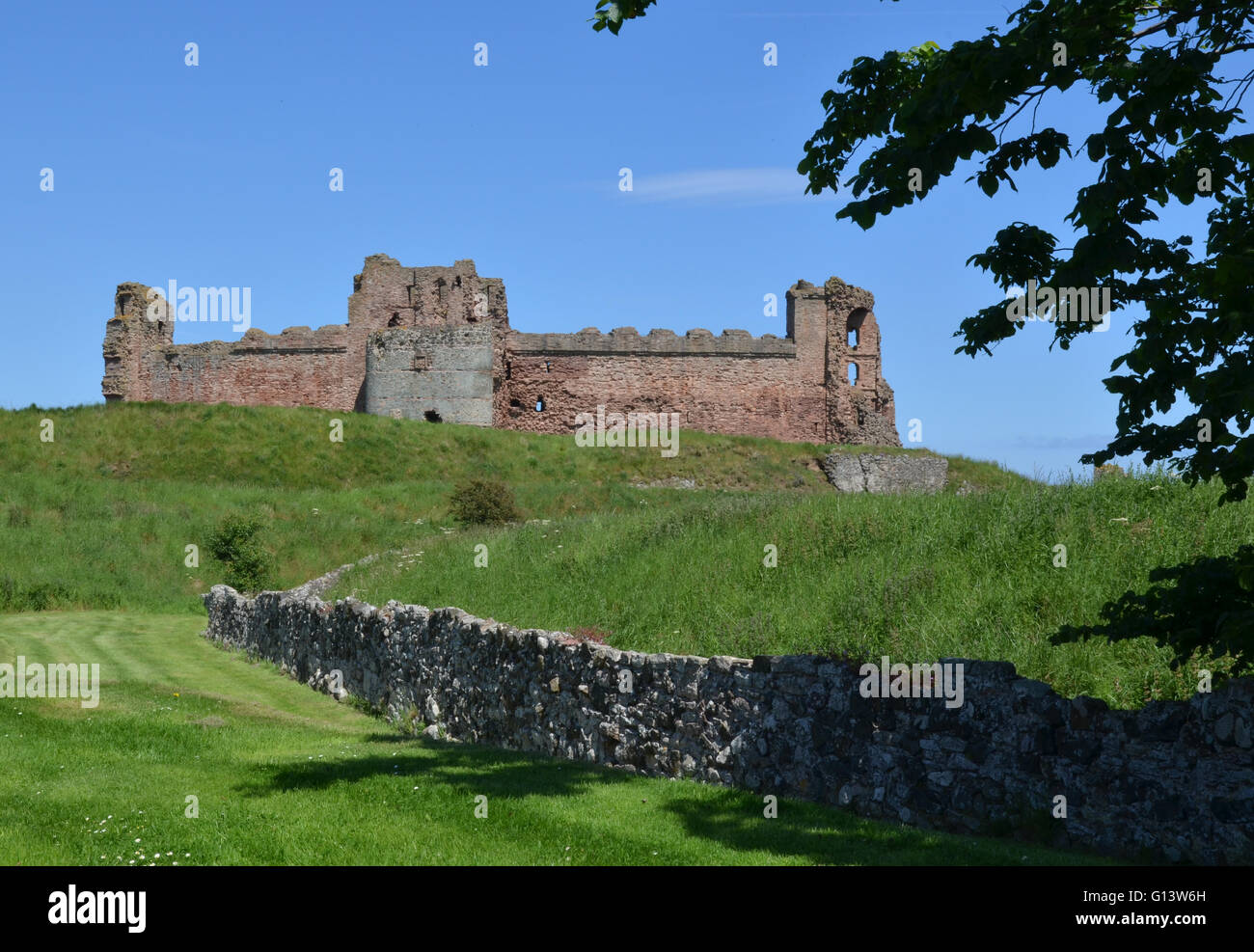 Tantalon castle hi-res stock photography and images - Alamy
