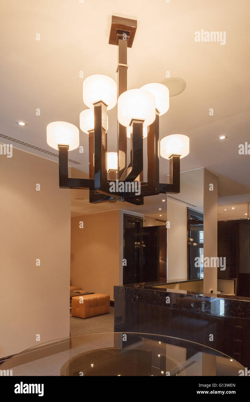 Empty luxury reception hall in modern office building Stock Photo - Alamy