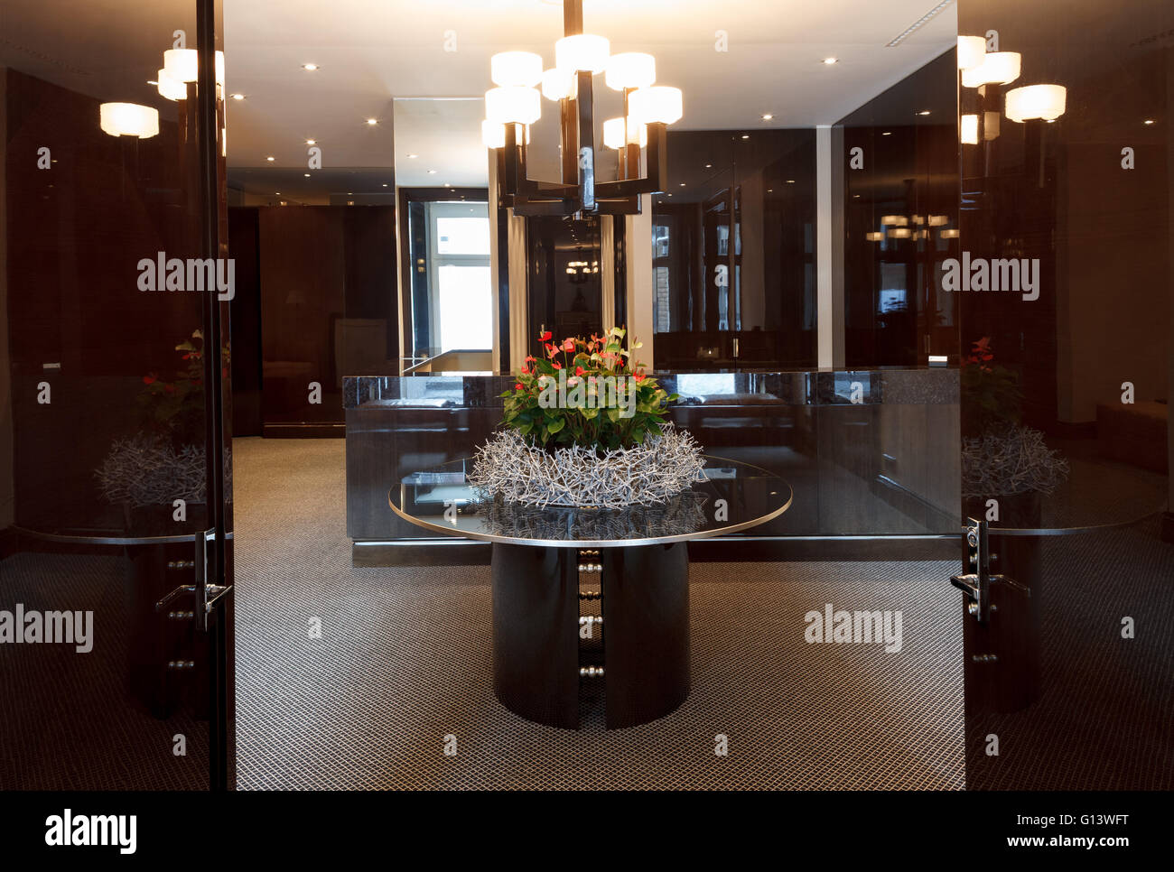 Empty luxury reception hall in modern office building Stock Photo - Alamy