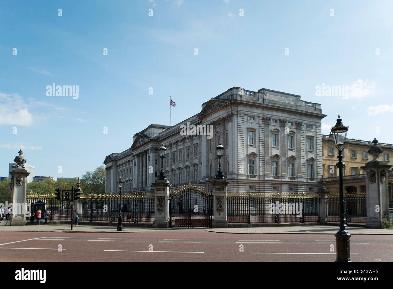 Buckingham Palace Exterior Stock Photos & Buckingham Palace Exterior ...