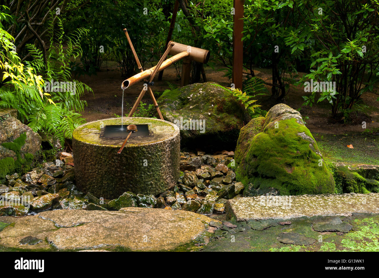 Japanese stone zen fountain hi-res stock photography and images - Alamy